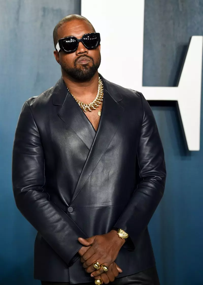 kanye west تۇغۇلغان كۈنى كىم ئاجرىشىش جەريانىدا كارداشىيان جېننېرغا تىلەكداشلىق بىلدۈرىدۇ