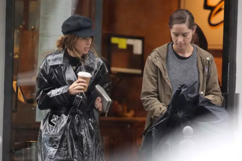 Katherine Schwarzenegger montre sa bague de fiançailles au petit-déjeuner avec sa sœur Christina.