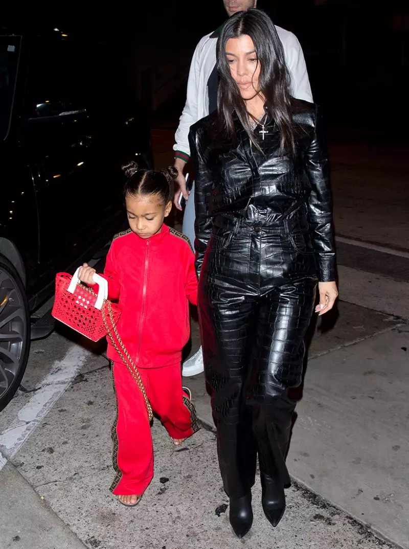 Kourtney Kardashian, Iarthuaisceart, Agus Kris Jenner An Dinnéar In Iarthar Hollywood