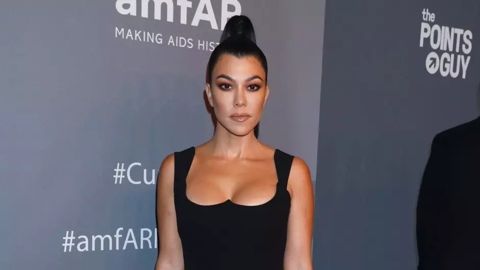 រ៉ូបអាពាហ៍ពិពាហ៍ពណ៌ក្រហម Kourtney Kardashian