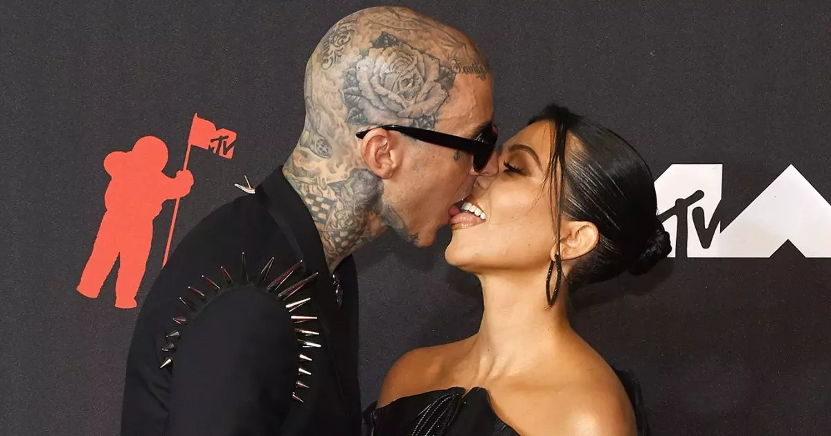 Travis Barker，Kourtney Kardashian 在意大利的 PDA 時刻：照片