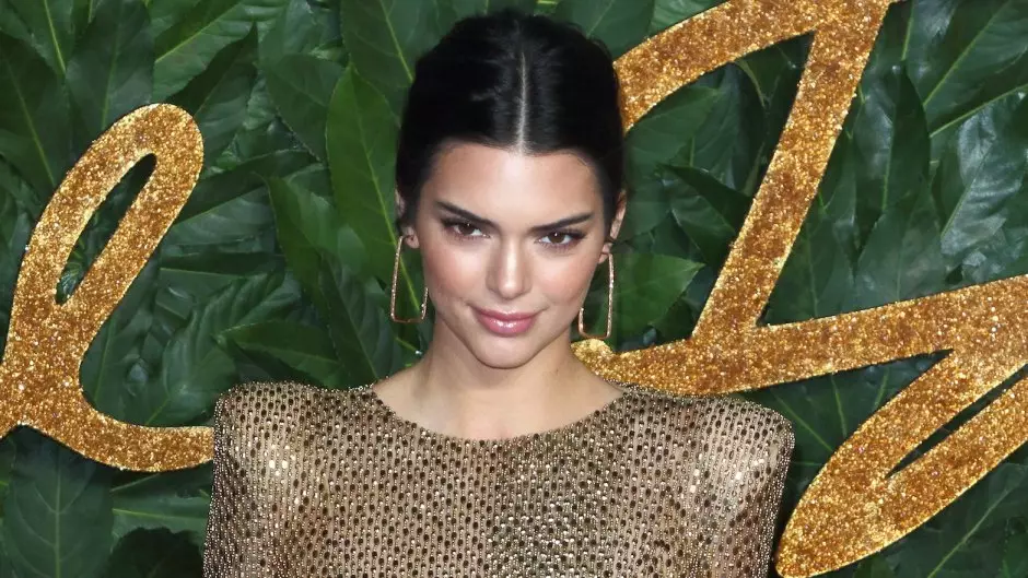 Kendall Jenner riflette sull'acne "debilitante".