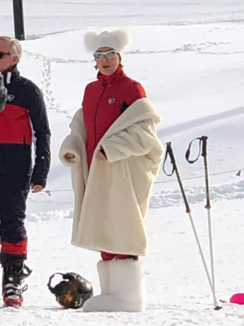 Kris Jenner Skiing በአስፐን፣ CO