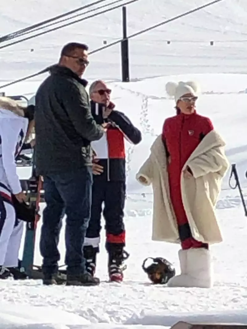 Kris Jenner Skiing በአስፐን፣ CO