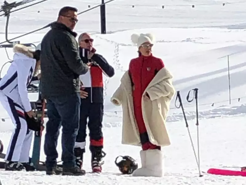 Kris Jenner Skiing በአስፐን፣ CO