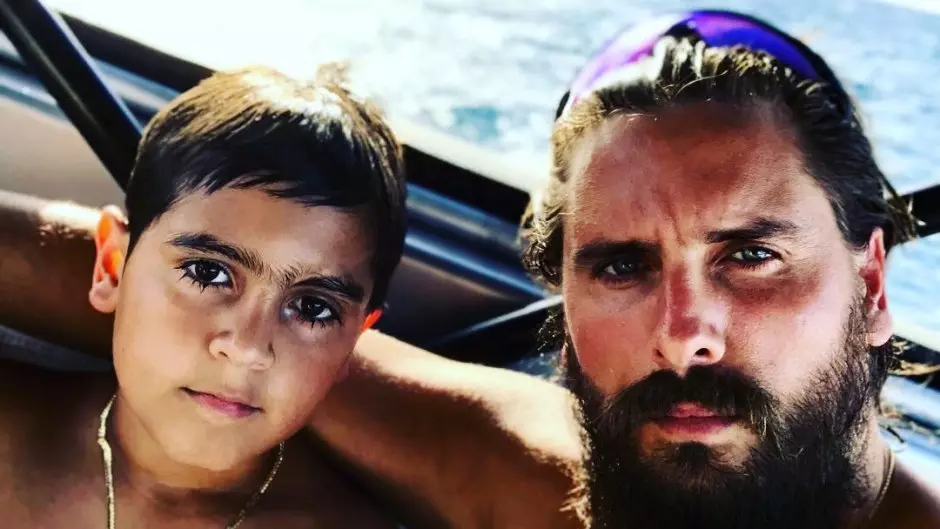 Scott Disick thiab Tub Mason Disick Muaj 'Cov Tub' Hmo Ntuj' Amid Bella Banos Sib Tham Xov Xwm