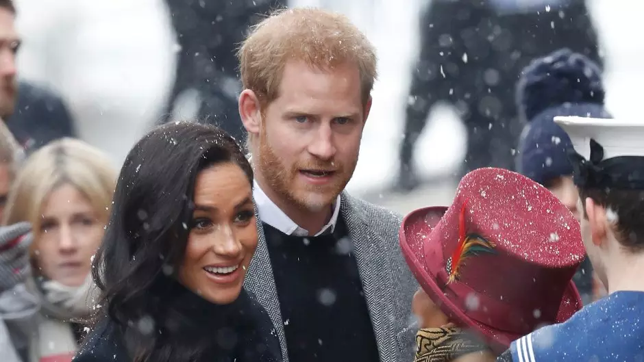 Prins Harry en Meghan Markle wat hand aan hand in die sneeu loop, sal jou al die wintergevoelens gee