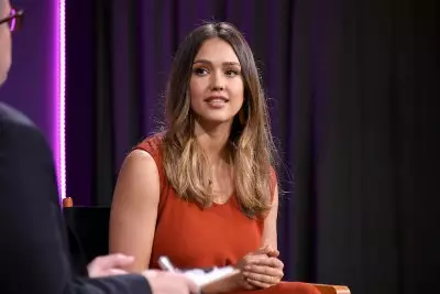 Jessica alba i oransje kjole