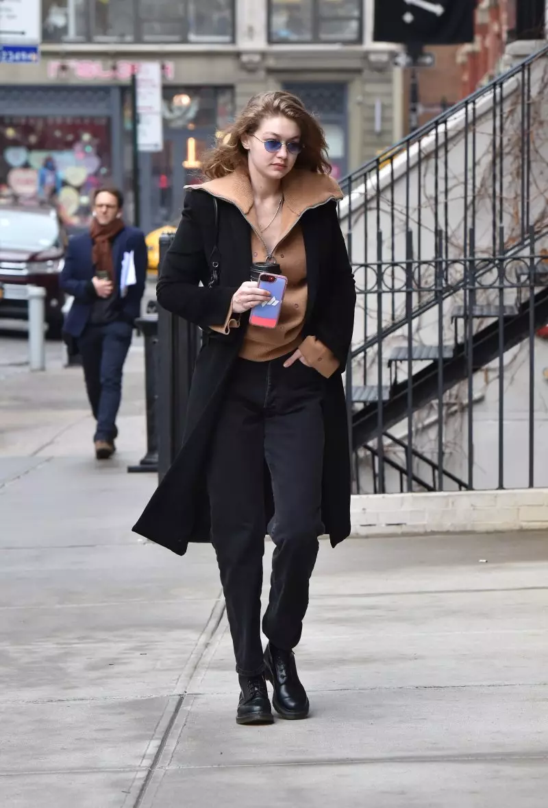 Gigi Hadid viene vista la mattina presto senza trucco dopo aver trascorso la notte nell'appartamento di Zayns a New York
