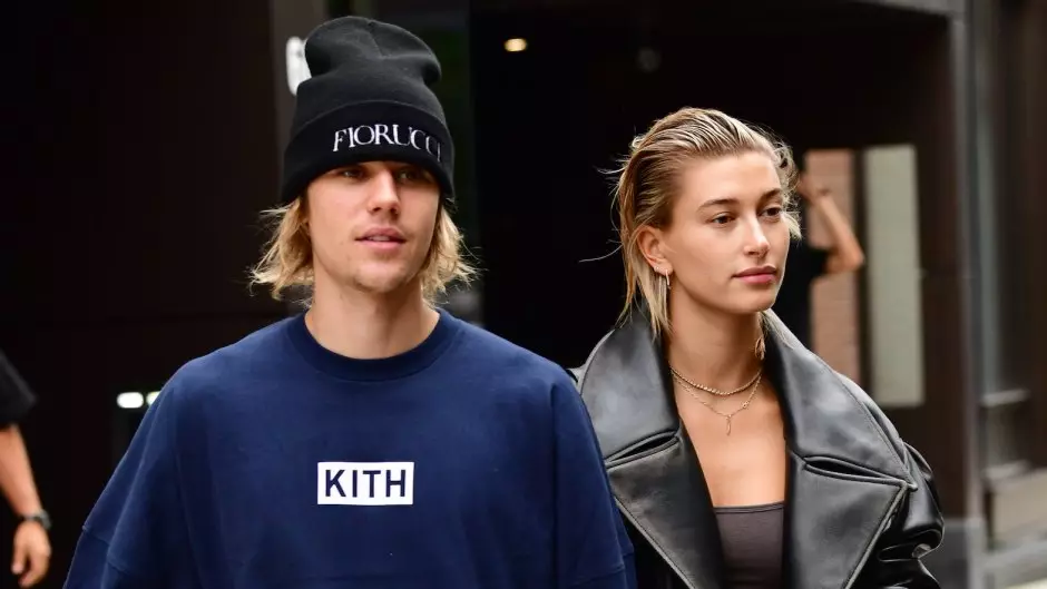 Justin Bieber winsket dat nije frou Hailey Baldwin harsels druk soe ôfnimme: 'Se besiket dizze folwoeksen te wêzen'