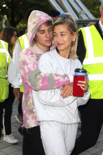 Justin Beiber Hailey Baldwin houlik begelieding