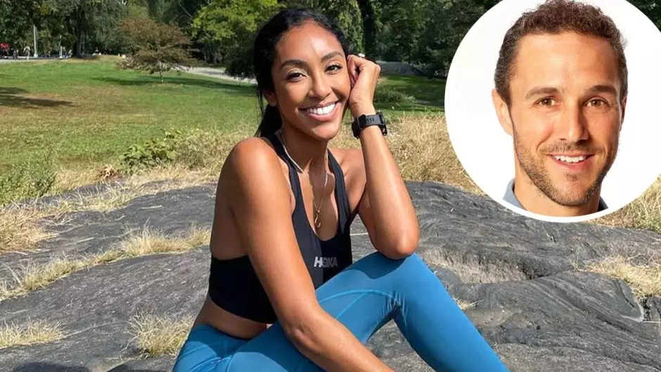 Tayshia Adams Posts Instagram mo le taimi muamua talu ona vaelua Zac Clark Vaʻai Lana Feʻau