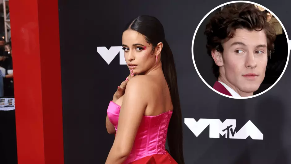 Camila Cabello yn Dathlu Diolchgarwch Gyda'i Chyn-gariad Shawn Mendes, Ci Tarzan