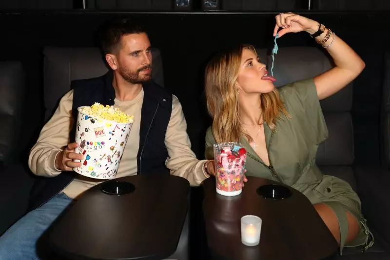 scott-disick-sofia-richie-sevgililer günü-tatlı-fabrika-san-diego