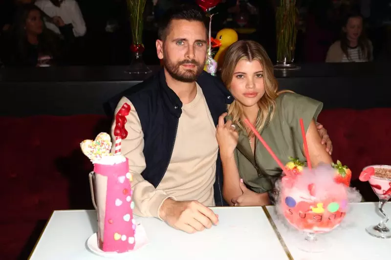 scott-disick-sofia-richie-sevgililer günü-tatlı-fabrika-san-diego