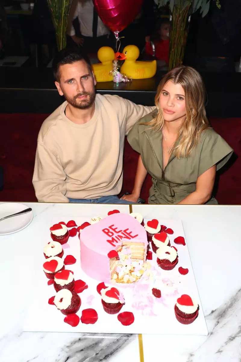 scott-disick-sofia-richie-sevgililər günü-şirinlik-fabriki-san-dieqo