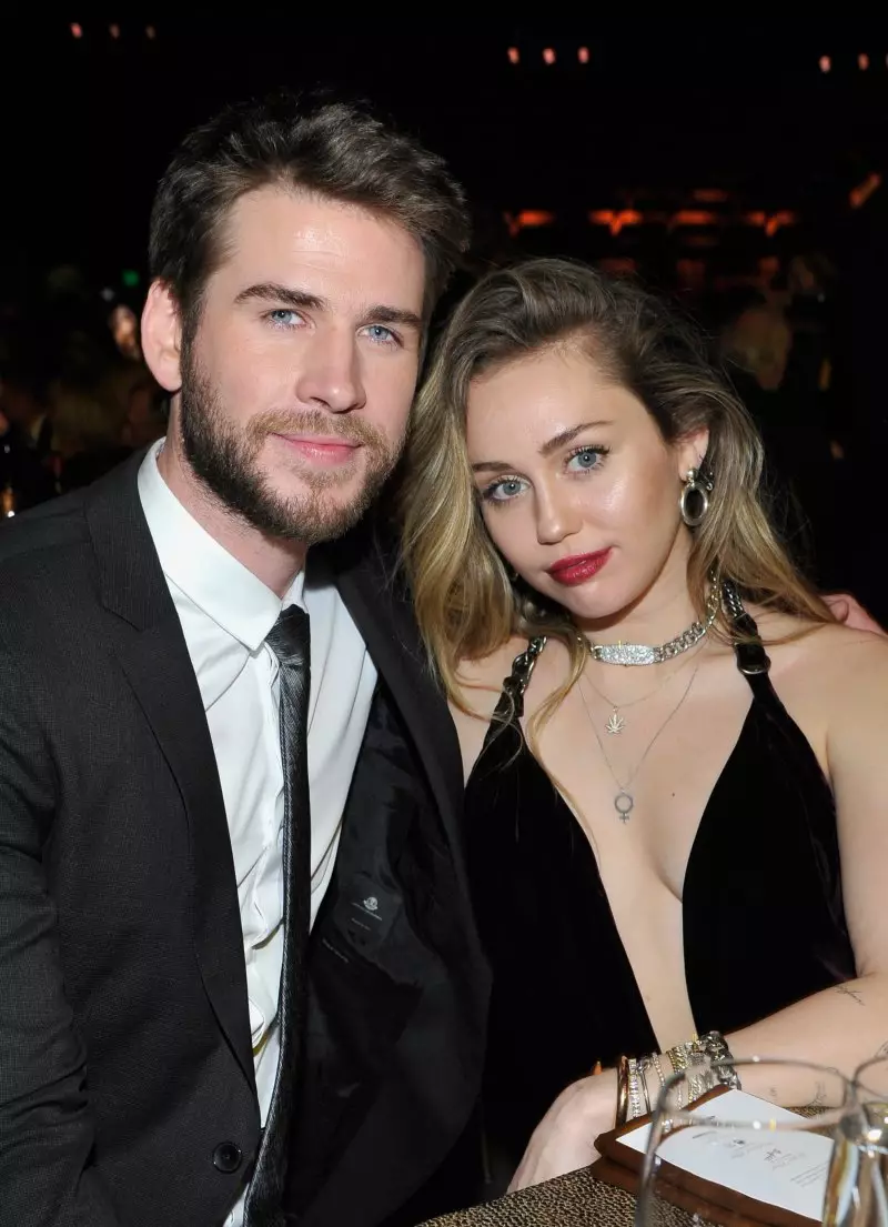 miley cyrus liam hemsworth célébrités les plus charitables journée nationale de la gentillesse