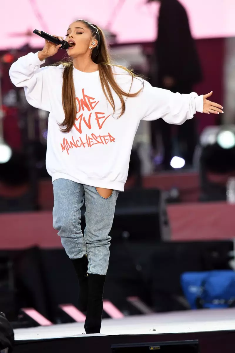 ariana grande celebrità più caritatevoli giornata nazionale della gentilezza