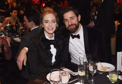 John Krasinski မှ Emily Blunt ၏ 71 ကြိမ်မြောက် နှစ်ပတ်လည် စာရေးဆရာများအဖွဲ့မှ ဆုပေးပွဲ New York အခမ်းအနား