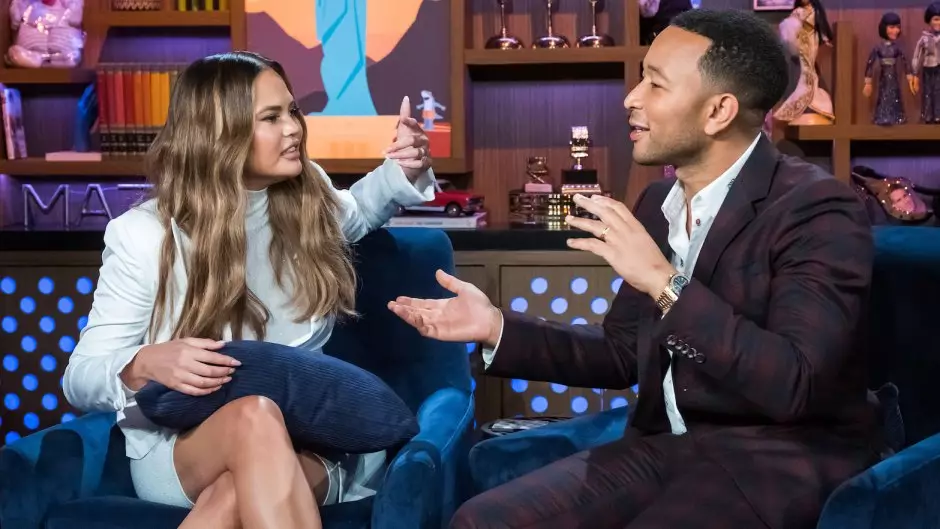 Chrissy Teigen pohtii hauskaa taistelua John Legendin kanssa pizzasämpylistä Twitterissä