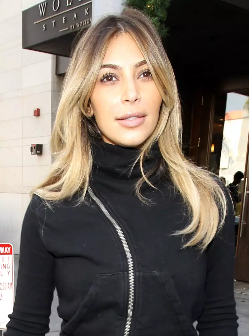 Kim Kardashian se wenkbroue toe en nou: transformasiefoto's 3