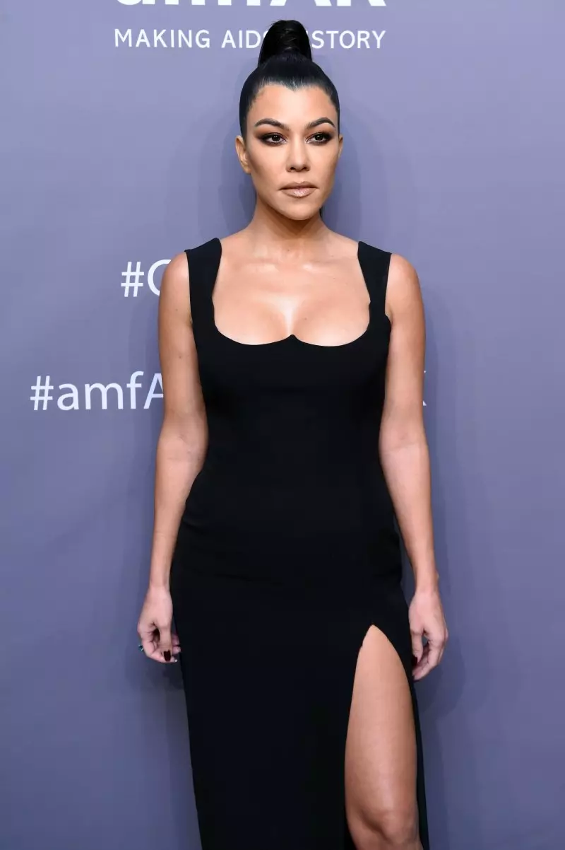 Kourtney Kardashian ทำศัลยกรรมพลาสติกหรือไม่? รูปภาพ 2019