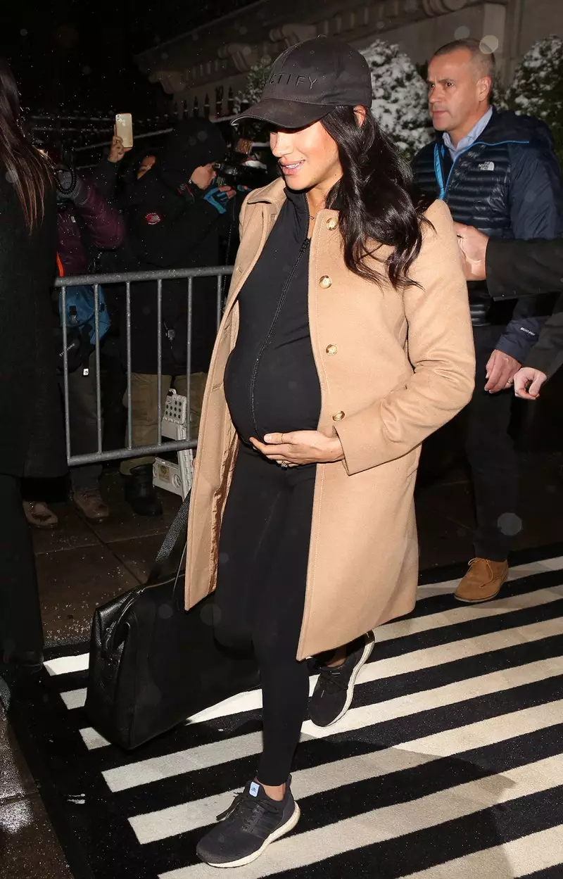 Meghan Markle luce cómoda e informal mentres leva unha gorra de béisbol en Nova York