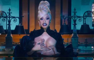 Cardi B en Kulture in videoclip 'Money'