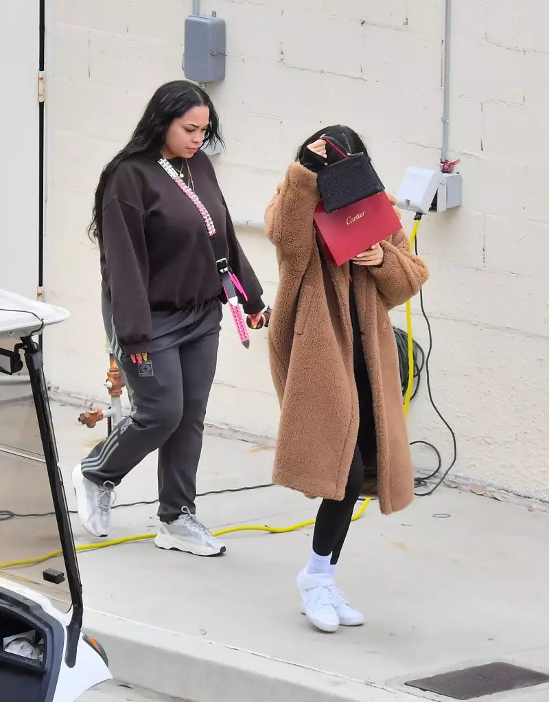 Kylie Jenner shihet në publik për herë të parë që kur u raportua se shoqja e saj më e mirë jordyn woods tradhtoi me Tristan Thompson.