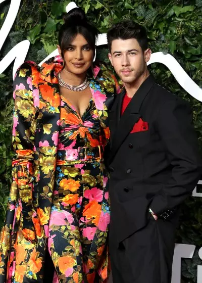 Priyanka Chopra បានចែករំលែក រូបថត របស់ Her and Nick Jonas' Daughter ដំបូង