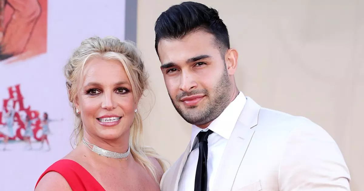 Britney Spears Ngungkapake 'Diamond Thong' Nalika Nari ing Pernikahan