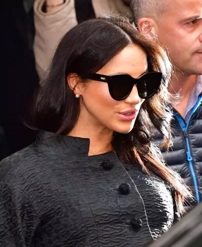 O Meghan Markle o lo'o ofuina uma le uliuli a'o savali i NYC