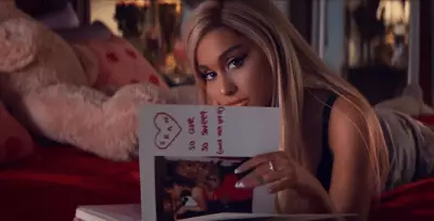 Ariana Grande muzikiniame vaizdo klipe „Thank U, Next“.