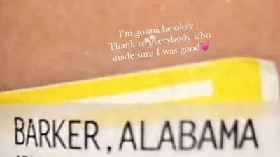 Alabama Barker regala un braccialetto ospedaliero con aggiornamento sanitario