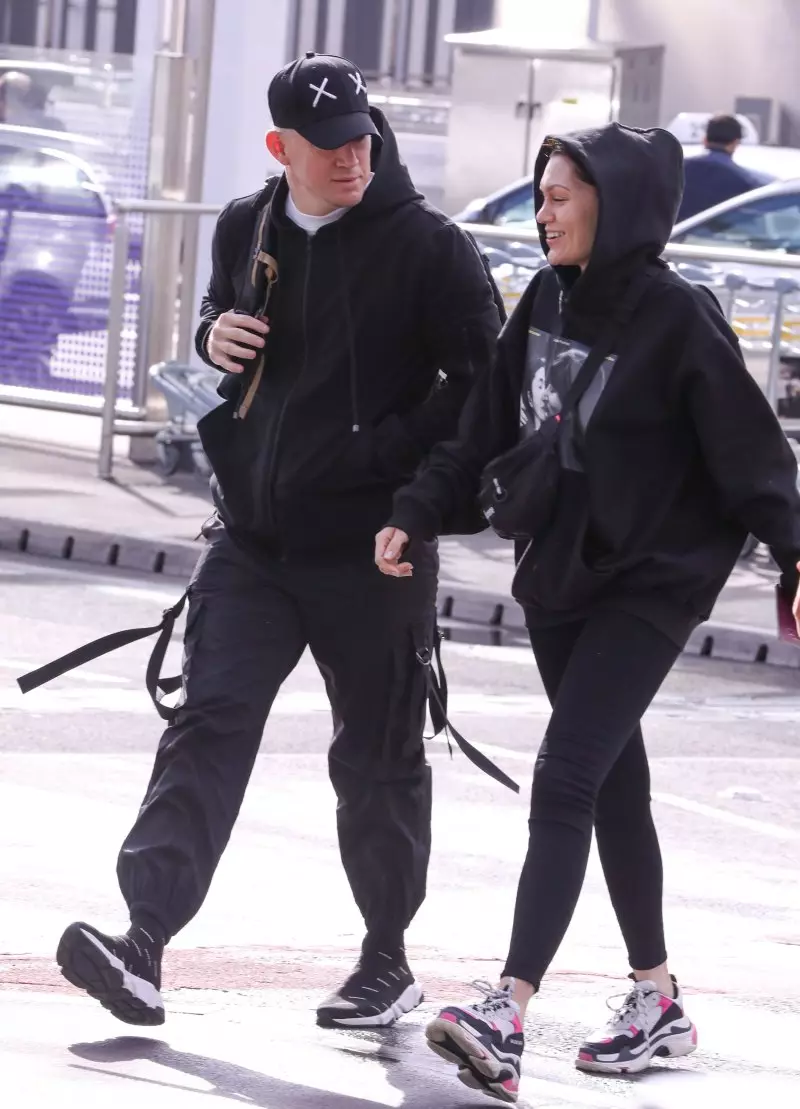 Jessie J e Channing Tatum collidos da man polo aeroporto de Heathrow.