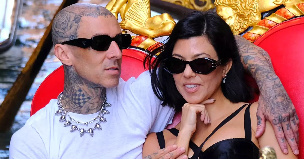 Travis Barker Piyê Kourtney Kardashian maç dike: Wêne