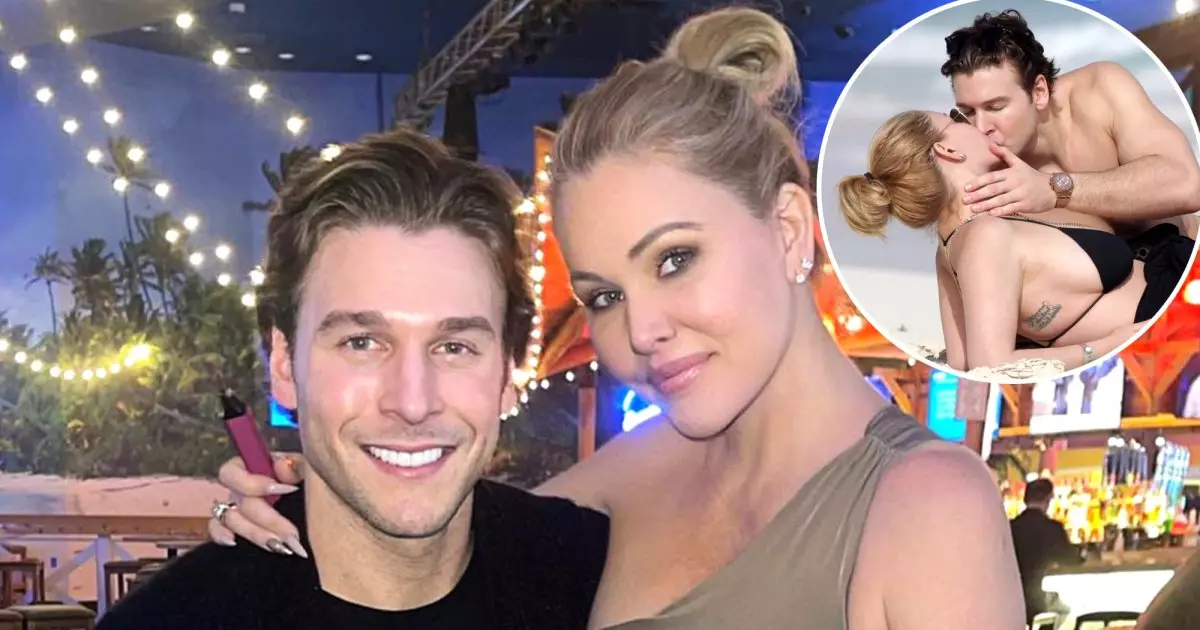 Shanna Moakler trek swart bikini aan in PDA-foto's saam met Matthew Rondeau