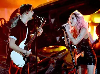 Halsey Yungblud iheartradio music Awards išẹ