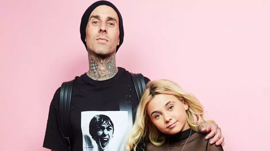 Travis Barker pataje yon bèl omaj anvan nesans bay pitit fi Alabama