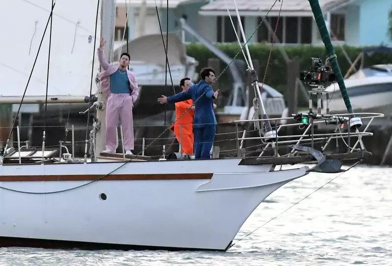 Jonas Brothers gjenforenes som et band for å filme en musikkvideo i Miami Beach