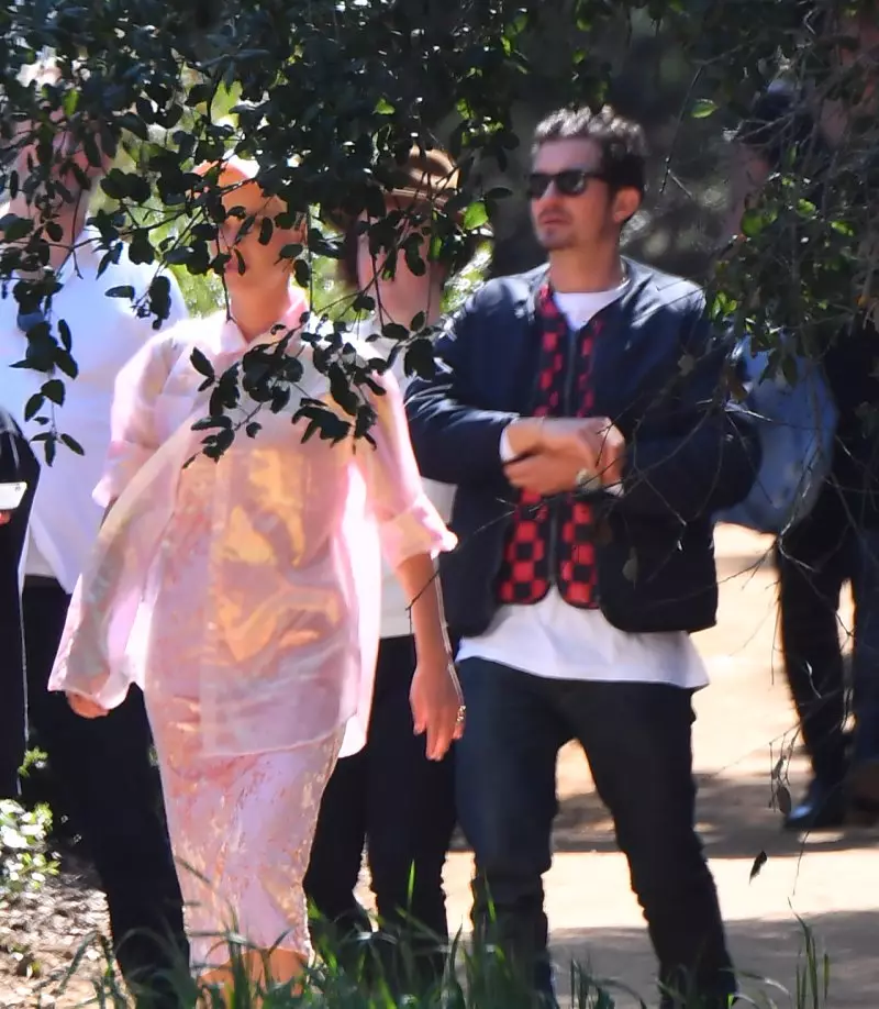 Katy Perry og Orlando Bloom deltager i Kanye Wests gudstjeneste.