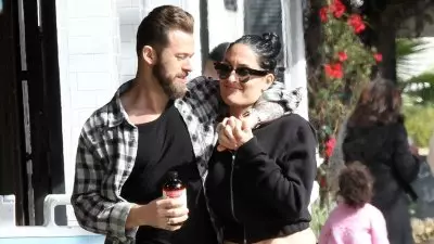 Artem Chigvintsev e Nikki Bella namoro