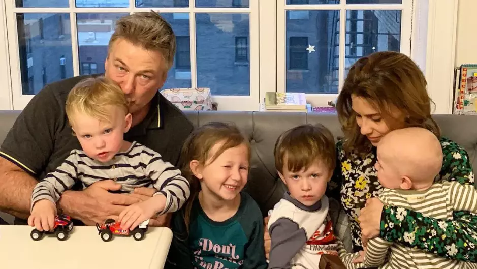 Hilaria Baldwin Negesake manawa Dheweke Sedhih Keguguran ing Pesen Emosional: 'Ora Ana Detak Jantung'