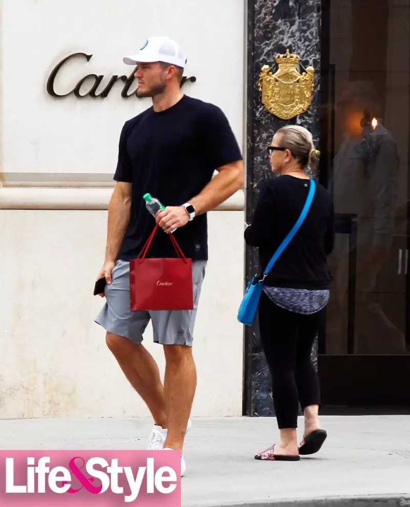 Cassie Randolph Colton Underwood comprando Cartier