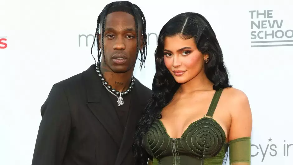 Kylie Jenner Anogovera Rare Tribute kune Boyfriend Travis Scott pazuva rake rekuzvarwa: 'Shamwari yangu yepamoyo'