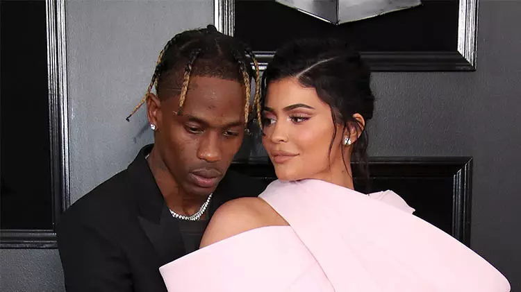 kylie jenner travis scott oneerlik skandaal