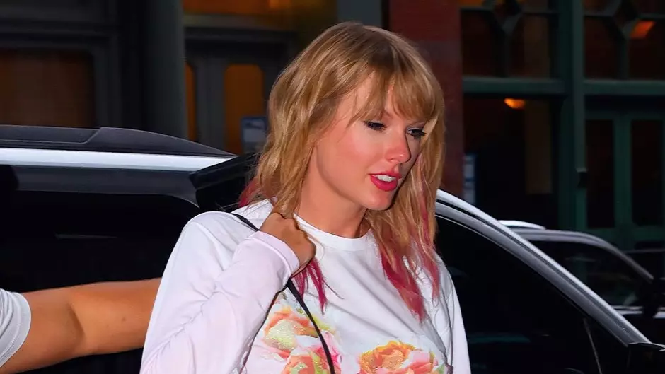 Taylor Swift Pink na Buhok