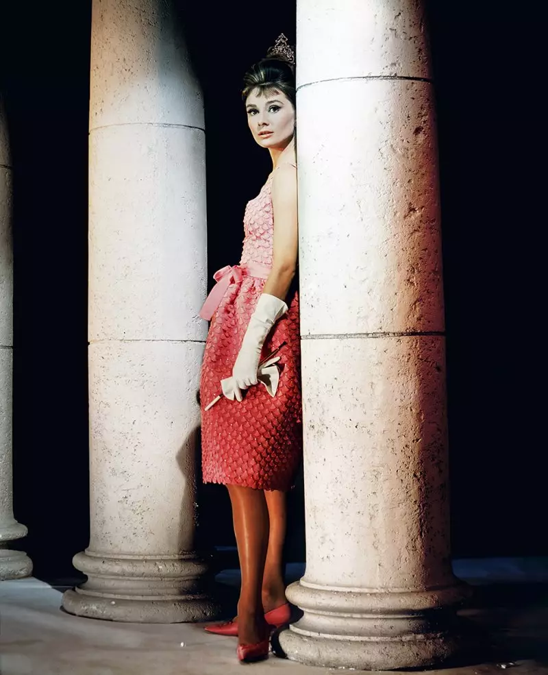 Audrey Hepburn មើលទៅលេចធ្លោជាងគេ