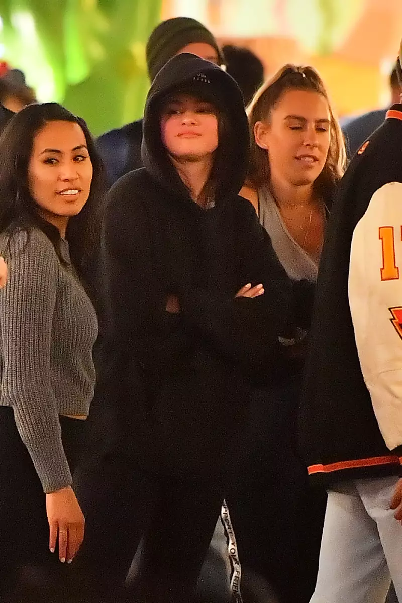 Selena Gomez pozik Disneyland