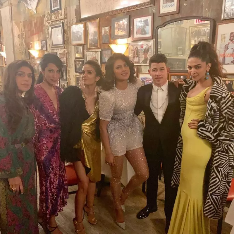 Priyanka Chopra Nick Jonas arkadaşları 2019 gala sonrası partide buluştu